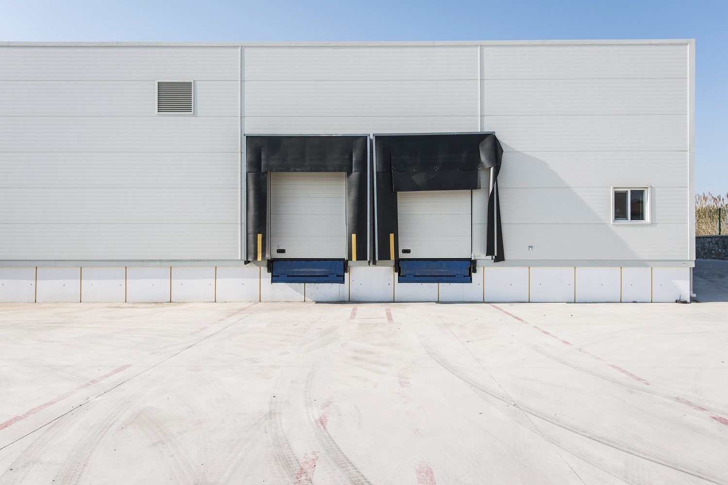 Commercial Dock Levelers in Florida - Dynamic Garage Doors